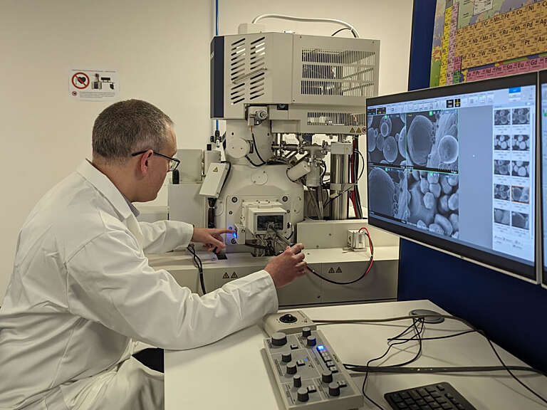 Field Emission Scanning Electron Microscope (FE-SEM) | AMRICC